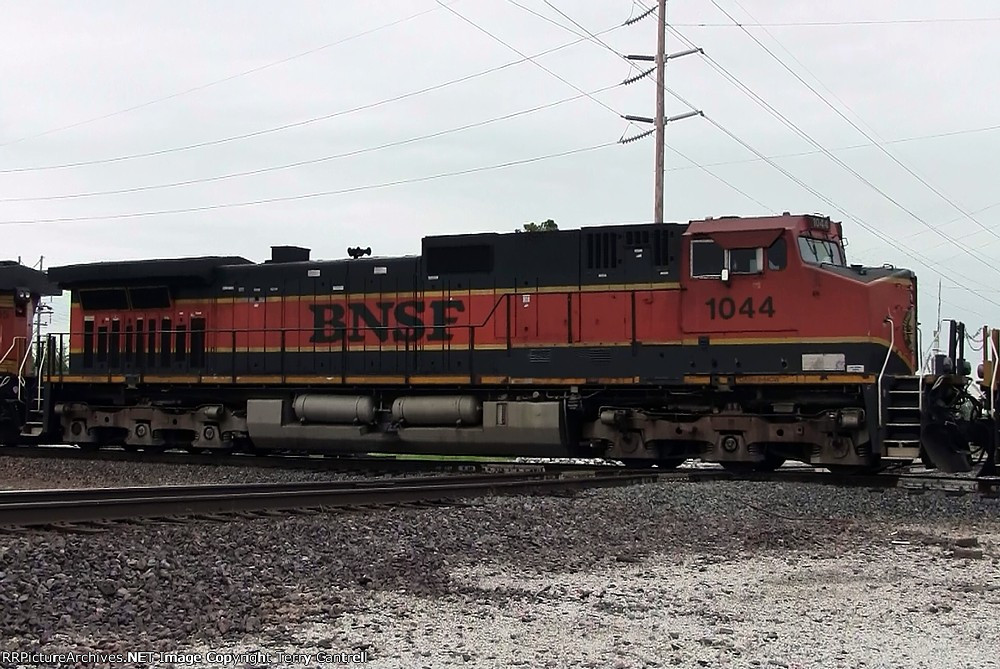 BNSF 1044